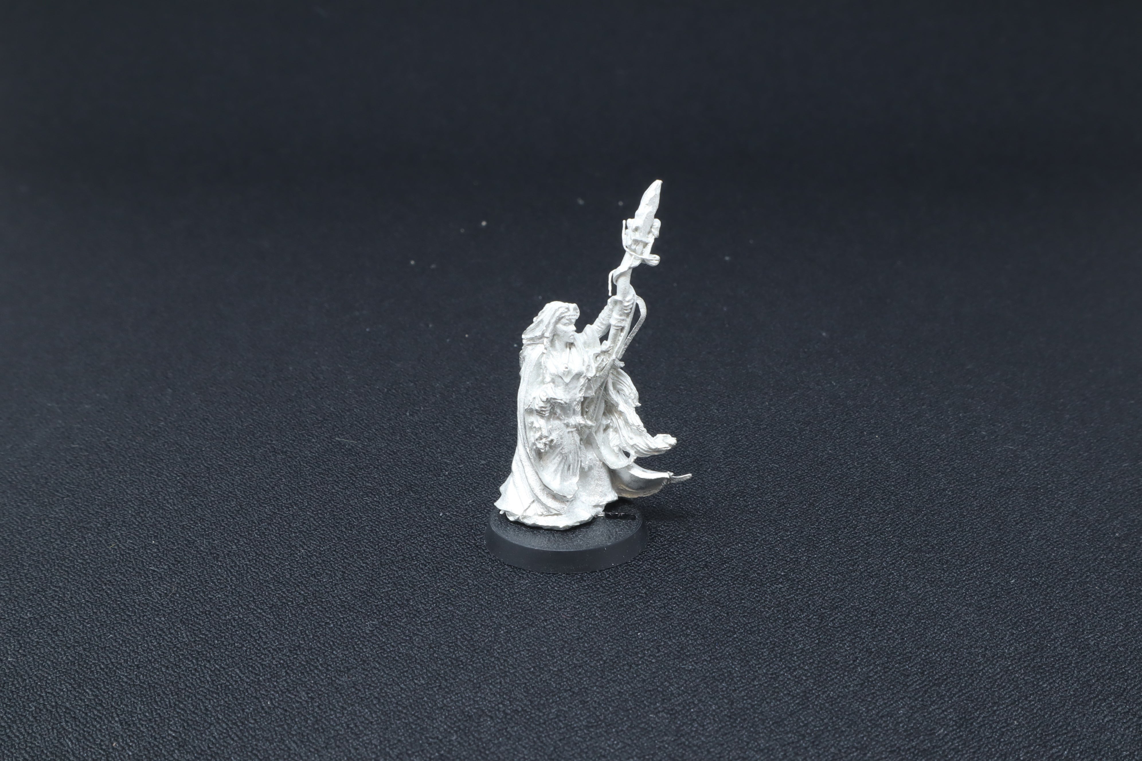 Bretonnian Damsel with Staff – Bastion